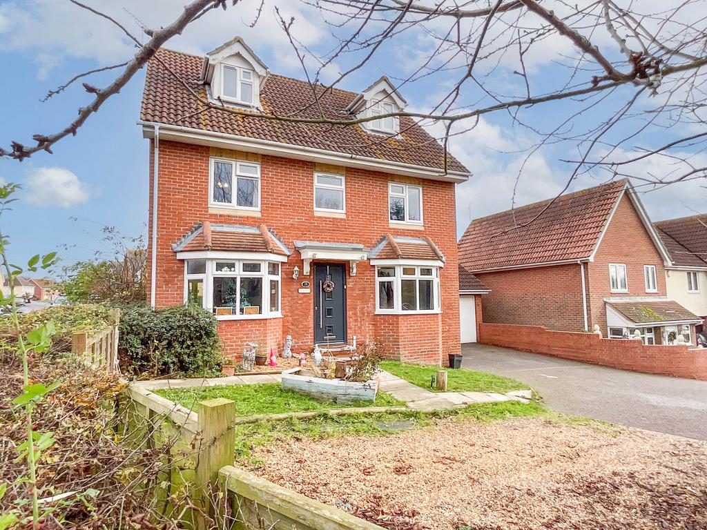 Bullfinch Close, Harwich, CO12 4 5 bed detached house - £425,000