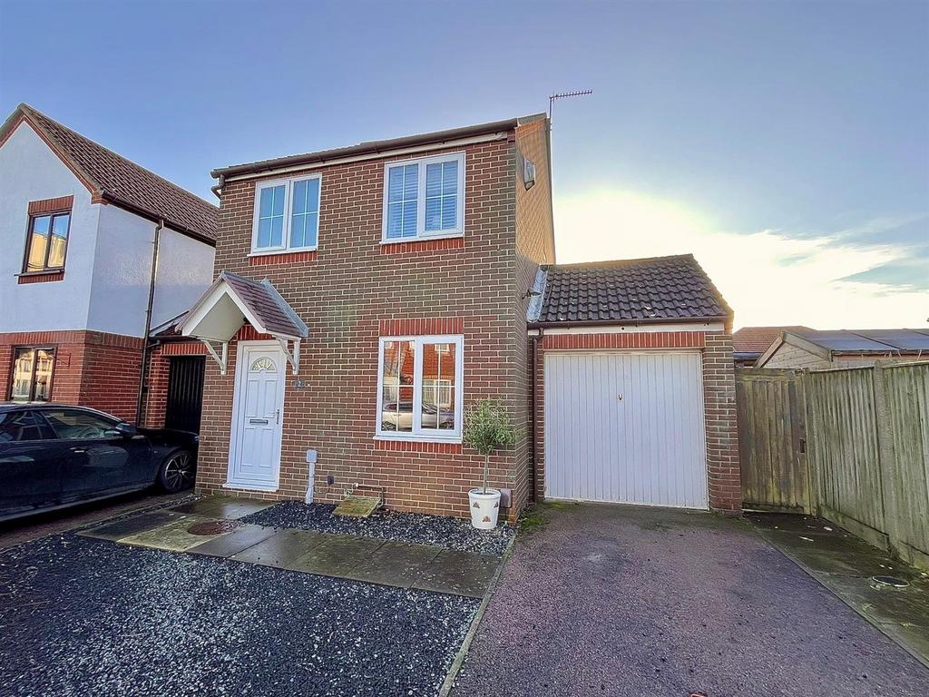 Beeleigh Way, Caister-On-Sea, Great... 3 bed link detached house - £255,000