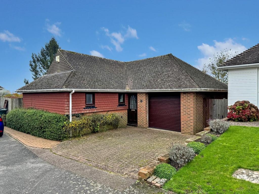 The Chestnuts, Smeeth, Ashford, Kent... 2 bed detached bungalow - £355,000