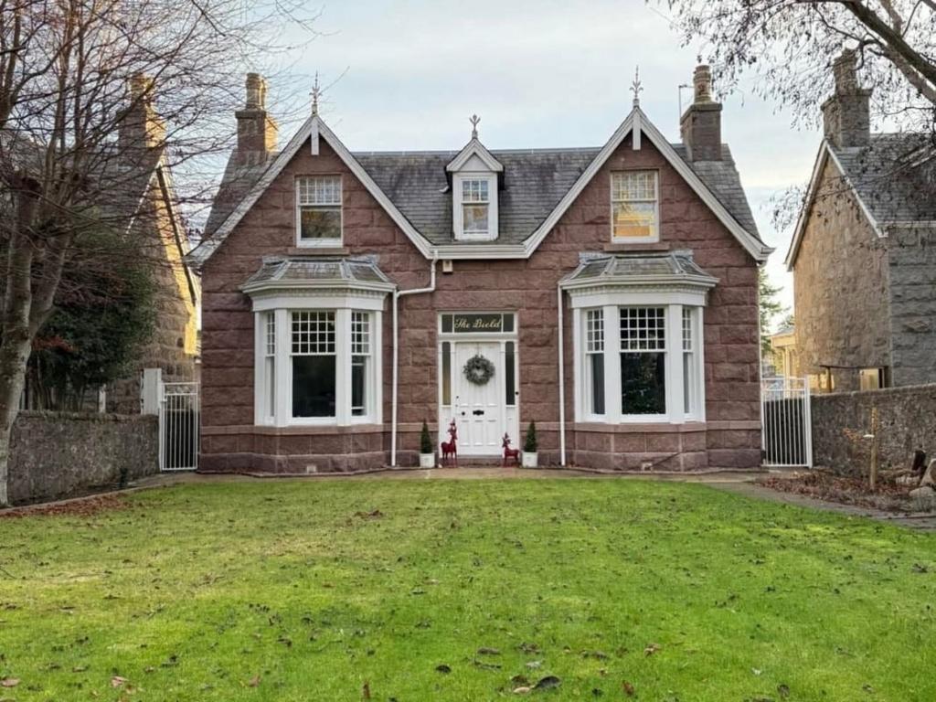 North Deeside Road, Bieldside... 4 bed detached house - £2,500 pcm (£ ...
