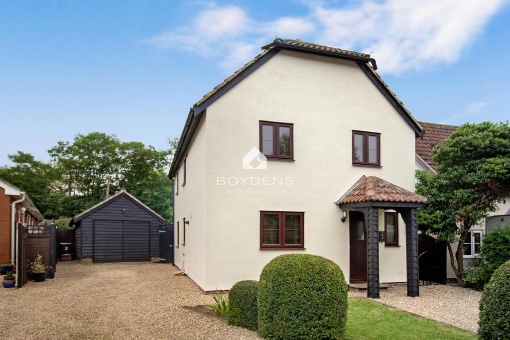Harwich Road, Manningtree CO11 3 bed detached house - £375,000