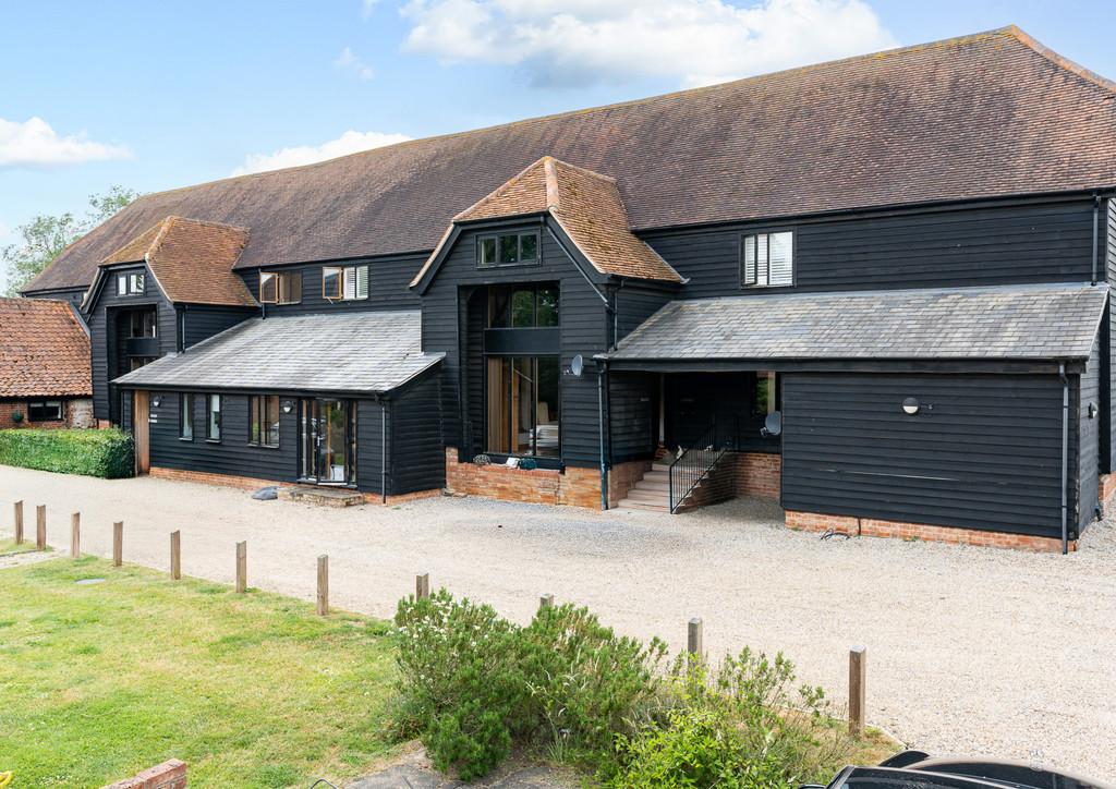 High Laver Hall, Ongar CM5 3 bed barn conversion - £2,400 pcm (£554 pw)