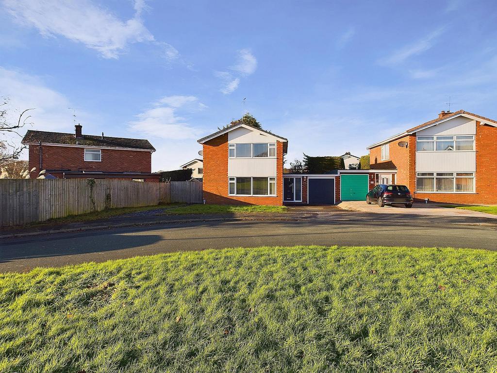 Rowcliffe Avenue, Chester, CH4 3 bed link detached house - £390,000