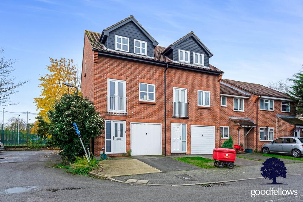 Lavender Avenue, Mitcham CR4 3 bed semi-detached house - £525,000