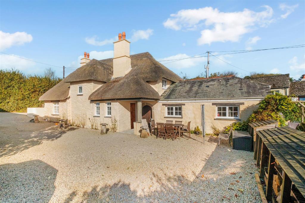 Saltash PL12 4 bed detached house for sale - £550,000