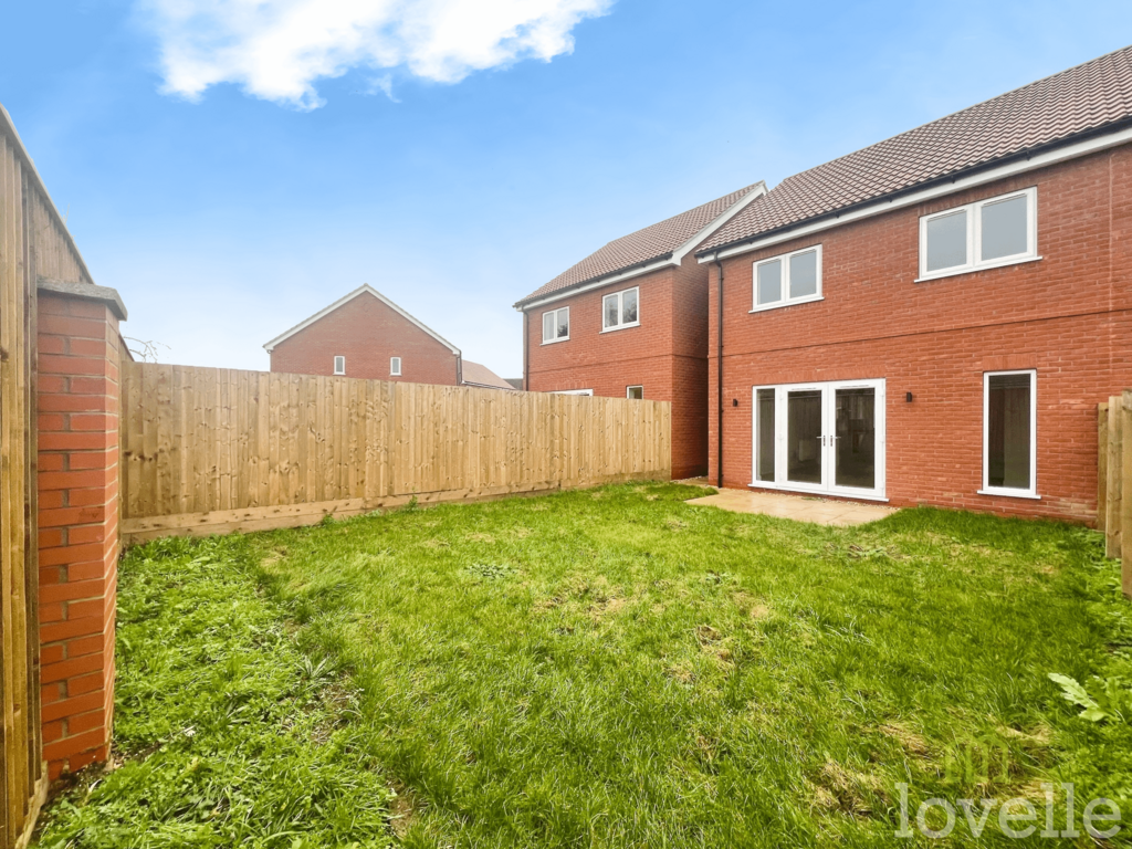 Blackburn Court, Coningsby LN4 3 bed semi-detached house - £1,250 pcm ...