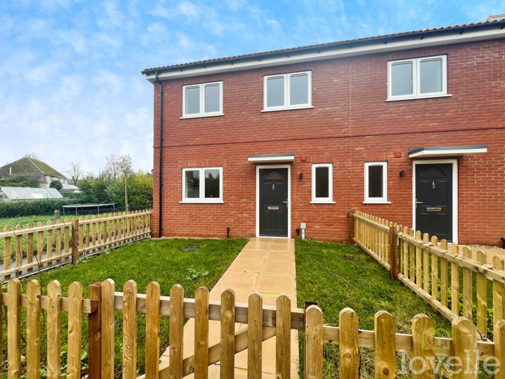 Blackburn Court, Coningsby LN4 3 bed semi-detached house - £1,250 pcm ...