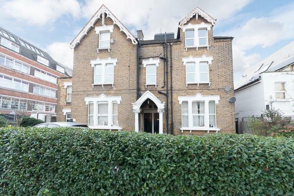 Hopton Road, London Studio - £1,050 pcm (£242 pw)