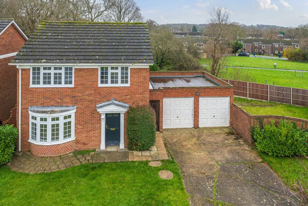 Barber Drive, Cranleigh, GU6 4 bed detached house for sale - £595,000