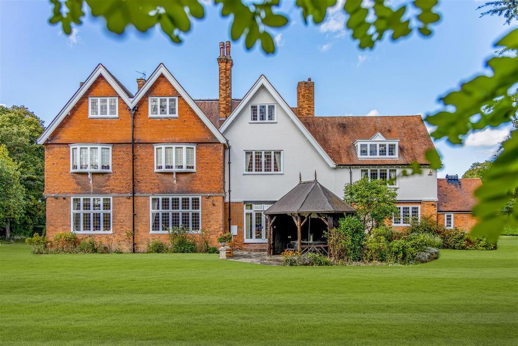 London Road, Balderton 7 bed detached house - £1,150,000