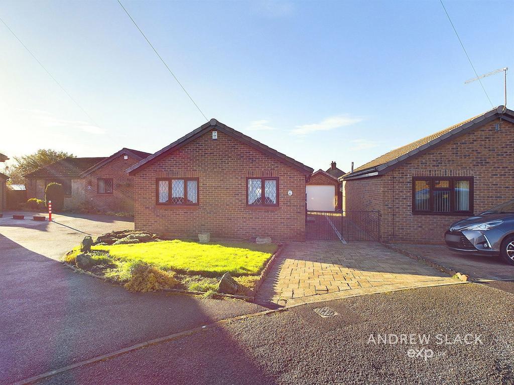 Limes Park, Ripley DE5 2 bed detached bungalow for sale - £230,000
