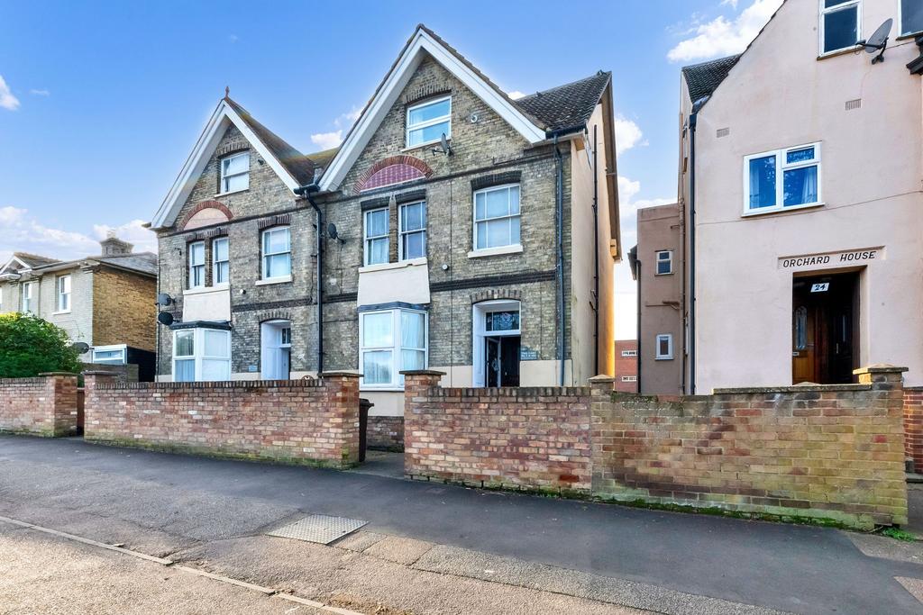 Old North Road, Royston SG8 1 bed maisonette - £190,000