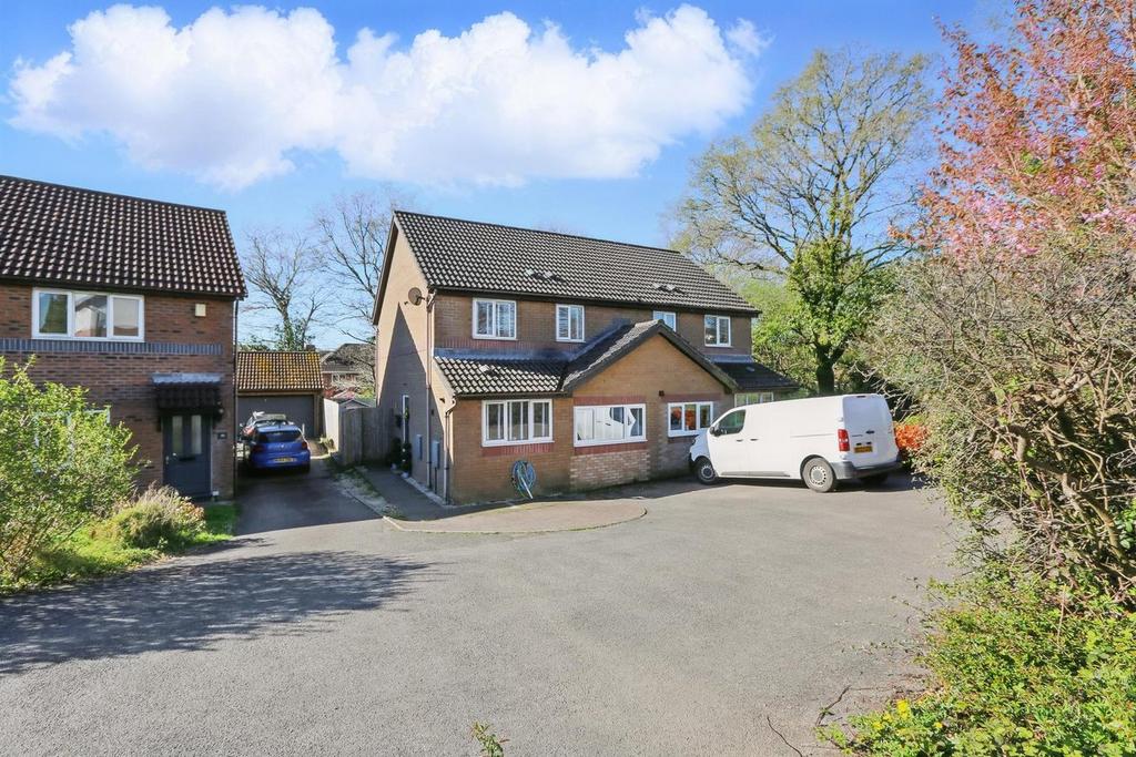 Cae'r Gerddi, Pontypridd CF38 3 bed semi-detached house - £269,000