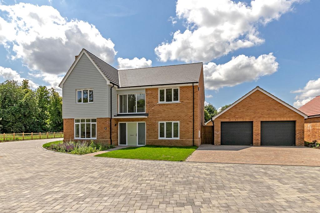 Queen Elizabeth Close, Royston SG8 4 bed detached house for sale - £995,000