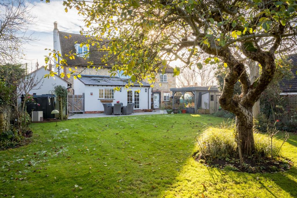 Aston-On-Carrant, Tewkesbury, GL20 5 bed detached house for sale - £875,000
