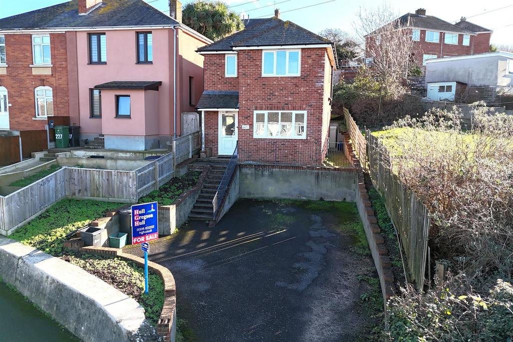 Chickerell Road, Weymouth 3 bed detached house for sale - £300,000