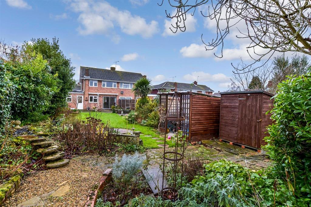 Marsh Way, Larkfield, Aylesford, Kent 4 bed semi-detached house for ...