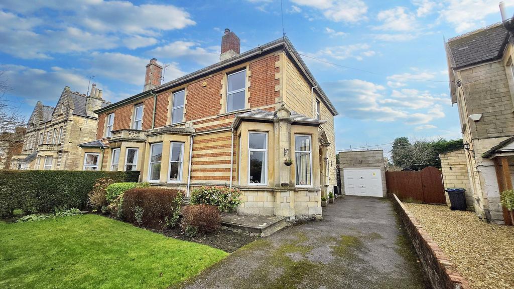 Clarendon Road, Trowbridge BA14 4 bed semi-detached house - £370,000