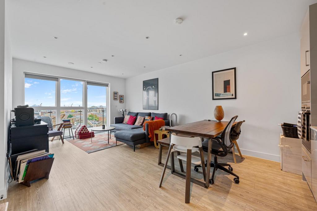 Matthias Road, London, N16 2 bed apartment - £700,000