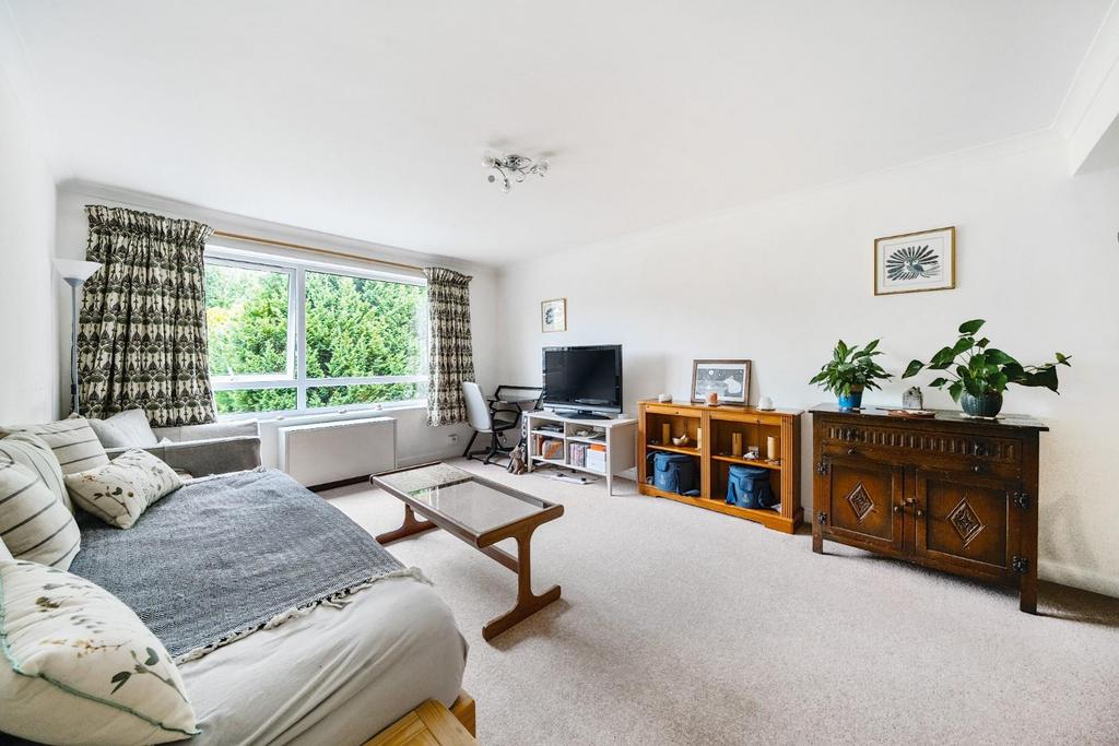 Willow Grove, Chislehurst 2 bed flat - £325,000