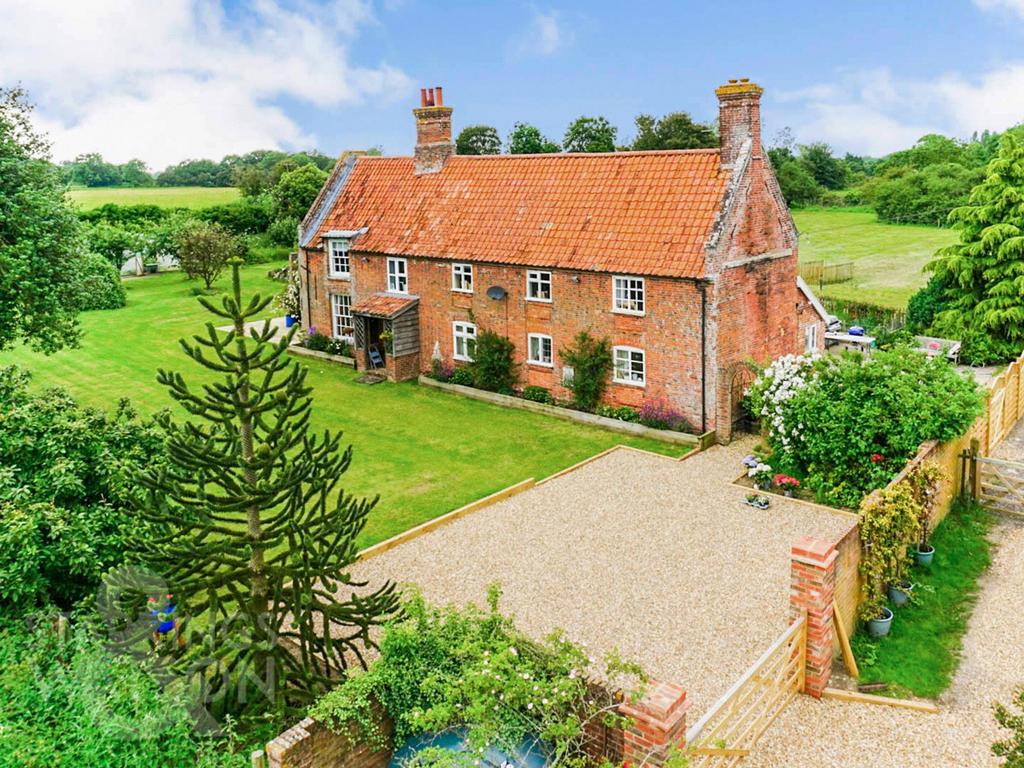 Manor Farm House, Norwich Road, Woodton 4 bed house - £625,000