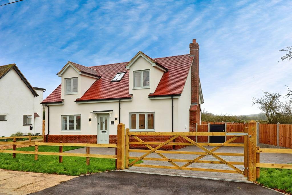 Thistley Green Road, Braintree CM7 4 bed detached house - £585,000