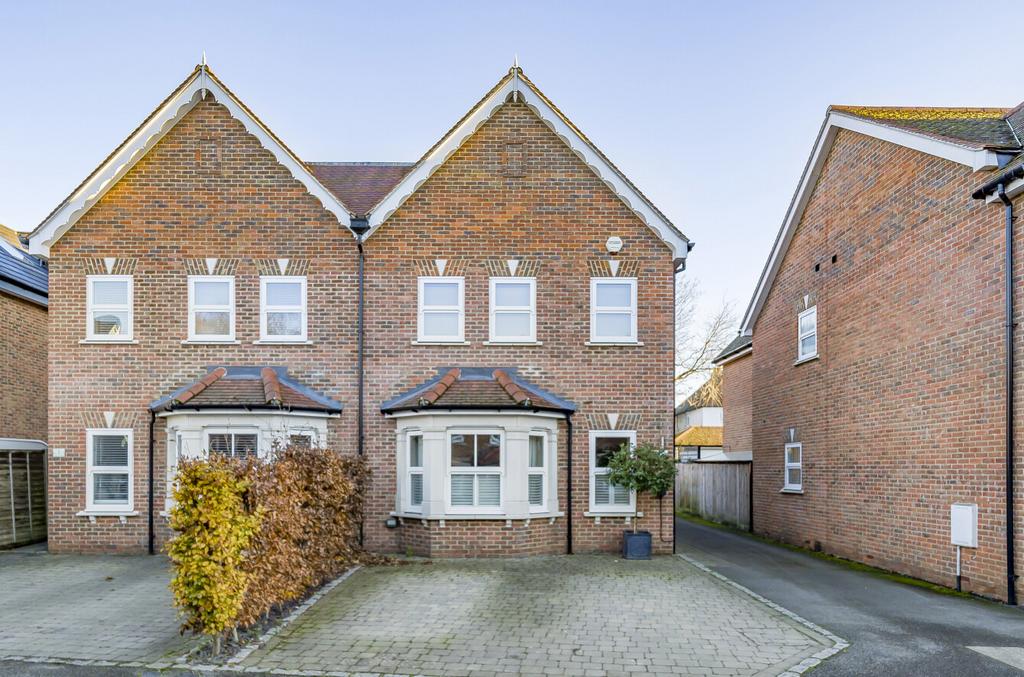 Denby Road, Cobham, Surrey, KT11 4 bed semi-detached house - £850,000