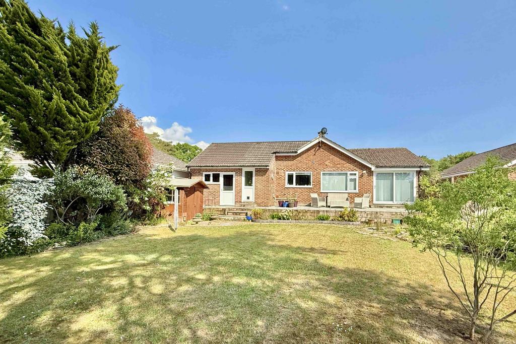 Webbs Close, Ashley Heath, BH24 3 bed bungalow for sale - £595,000