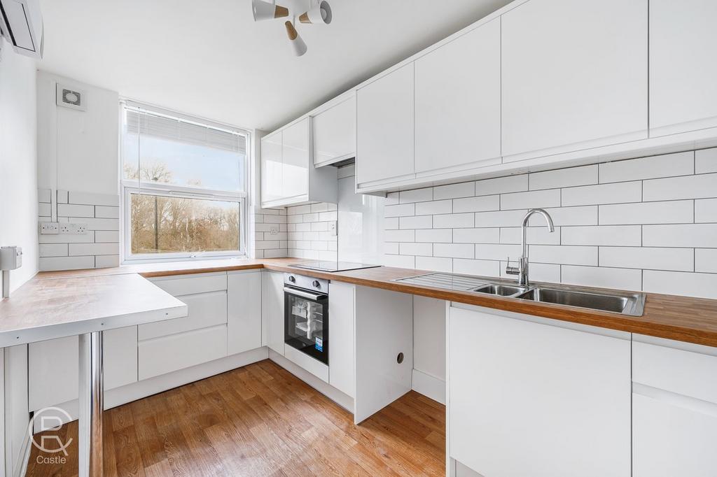 Riverside Close, London, W7 2 bed flat for sale - £340,000