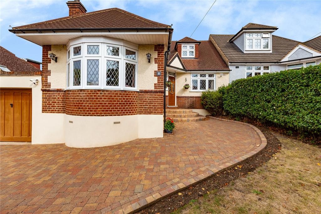 Spenser Crescent, Upminster, RM14 4 bed bungalow - £825,000