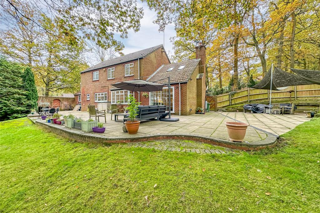 Woodland Rise, Studham, LU6 5 bed detached house - £925,000