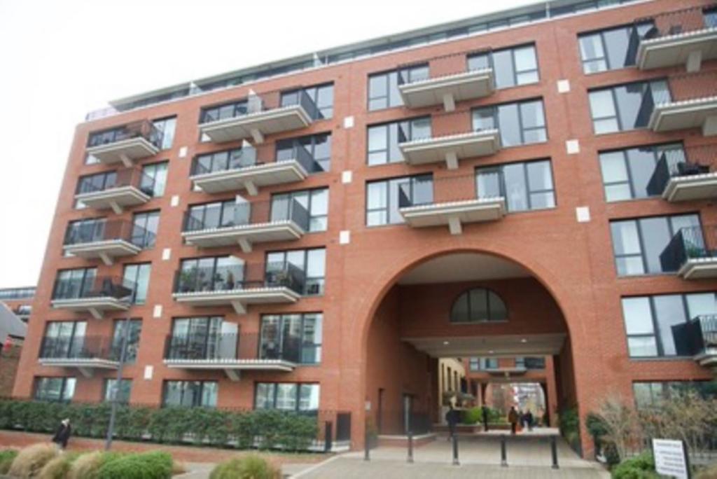 Minatour House, London, SE18 6LH 1 bed apartment - £1,600 pcm (£369 pw)