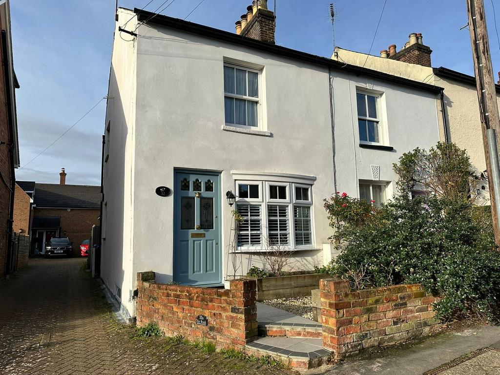 Cowper Road, Boxmoor HP1 2 bed end of terrace house - £450,000