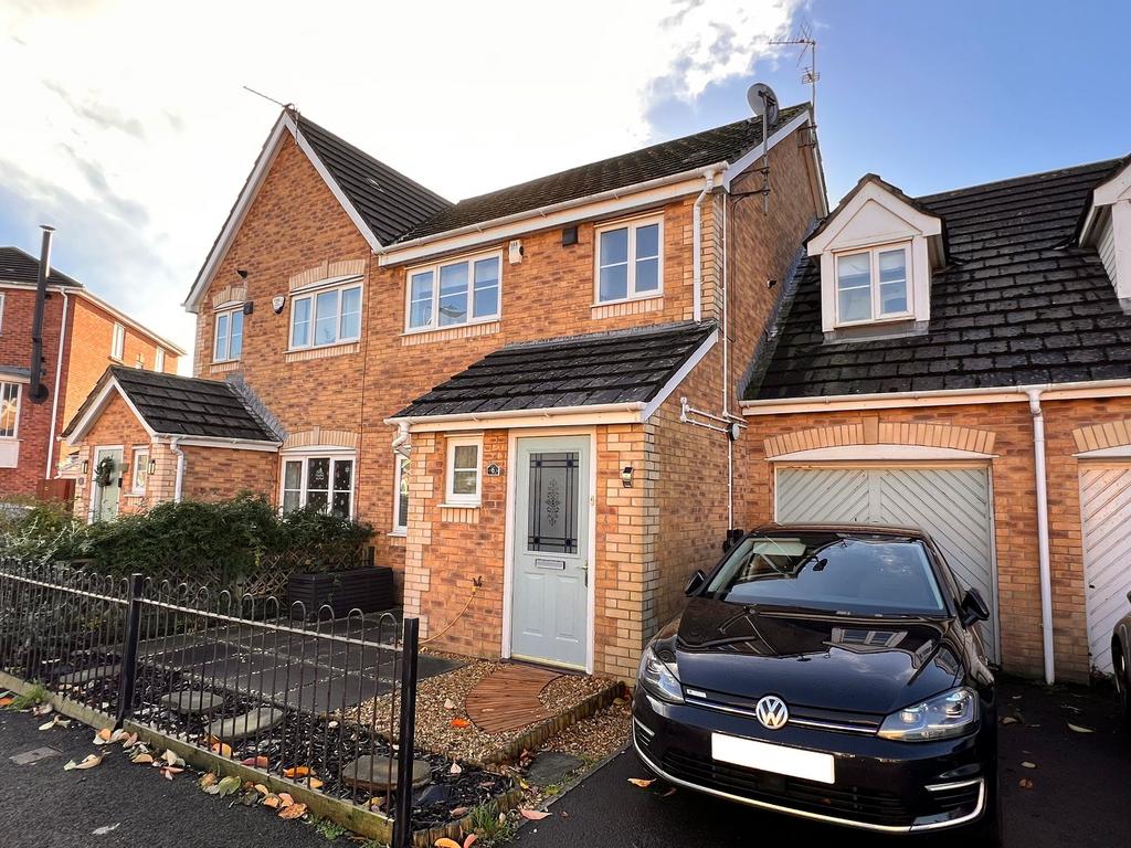 Heol Y Dryw, Rhoose Point, CF62 3LR 3 bed terraced house - £289,950