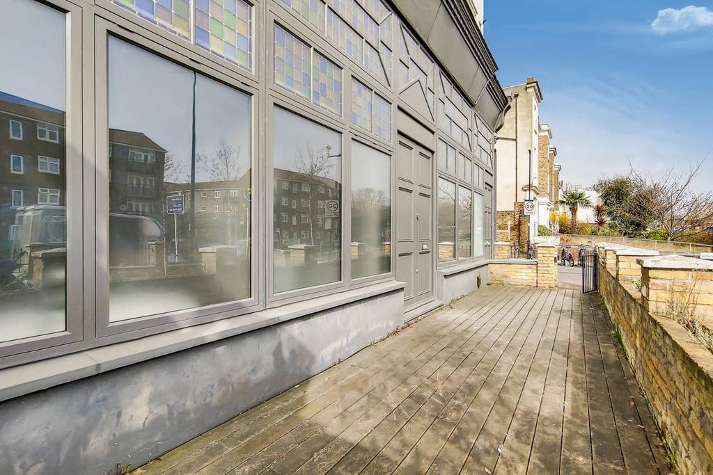 Brixton Road, Brixton, London, SW9 2 bed flat - £2,650 pcm (£612 pw)