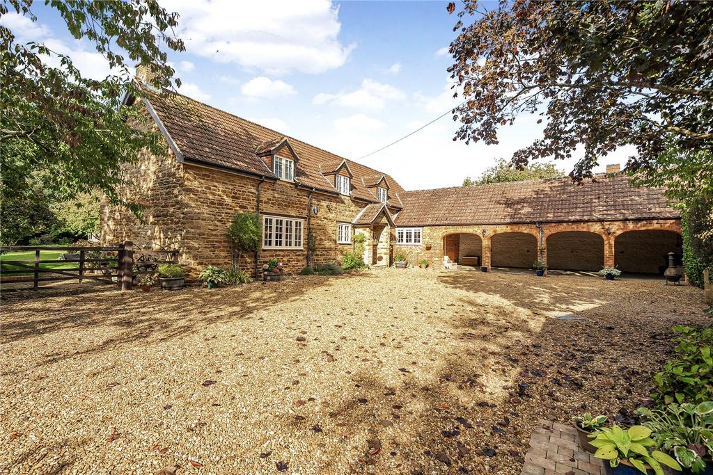 Holcot Road, Walgrave... 4 bed detached house - £1,175,000