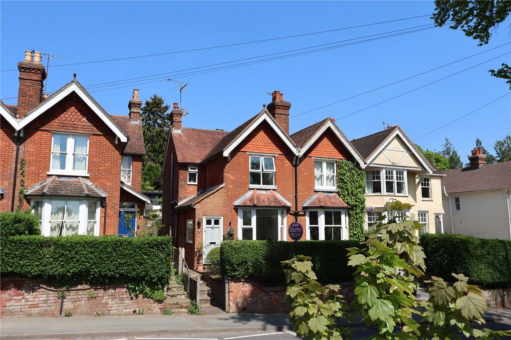 Upper Hale Road, Farnham, Surrey, GU9 3 bed semi-detached house for ...