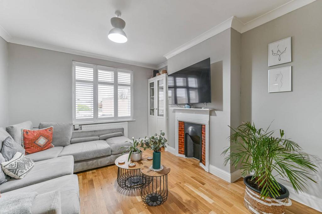 Western Road, Mitcham, CR4 2 bed maisonette - £450,000