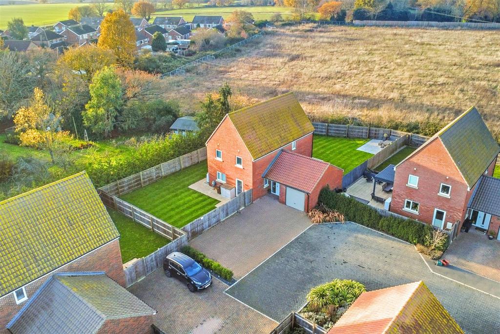 The Oaks, Great Oakley 4 bed detached house for sale - £475,000