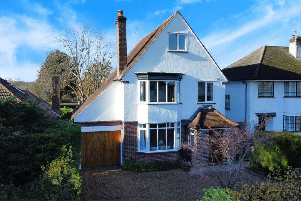 Frimley Road, CAMBERLEY GU15 5 bed detached house - £600,000