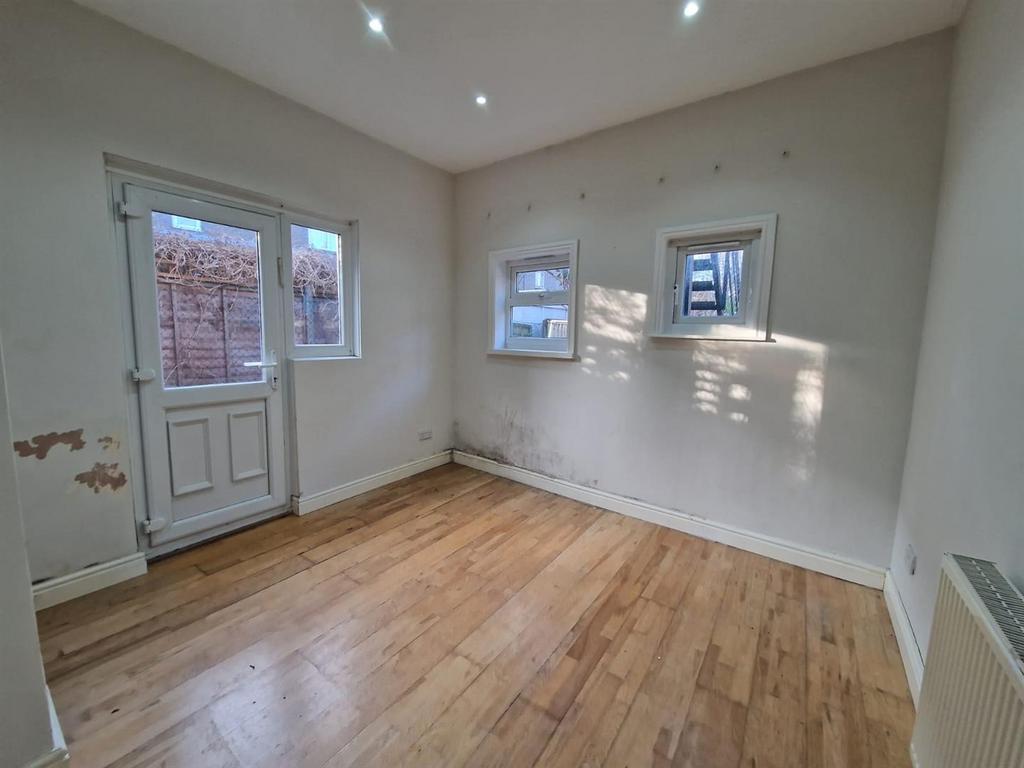 Holmdale Terrace, Tottenham 2 bed flat - £2,095 pcm (£483 pw)