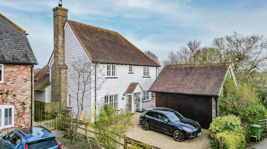 Rural Location in Staplehurst 4 bed detached house - £895,000