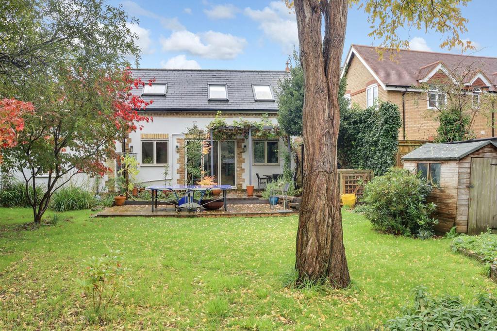 4A Palace Road, East Molesey, KT8 2 bed detached house - £675,000