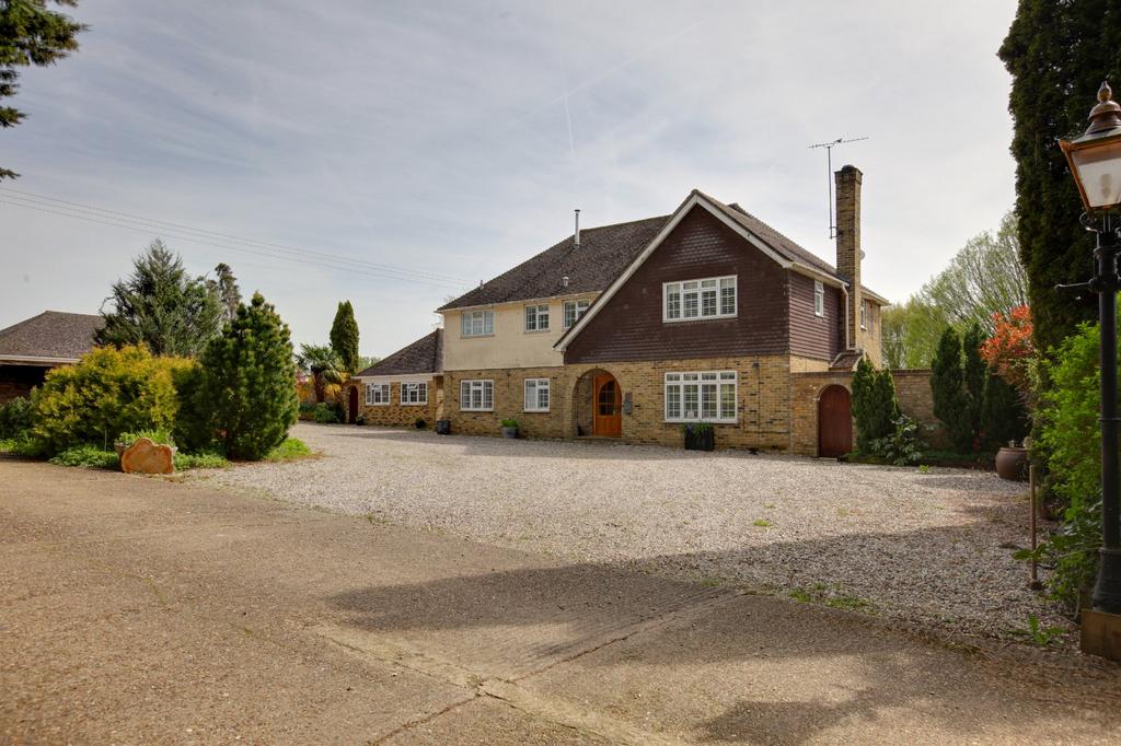 Boyton Cross, Roxwell, Chelmsford, Essex 5 bed detached house - £1,325,000