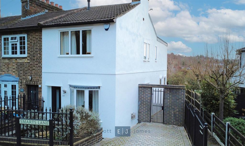 Smarts Lane, Loughton IG10 2 bed end of terrace house - £575,000