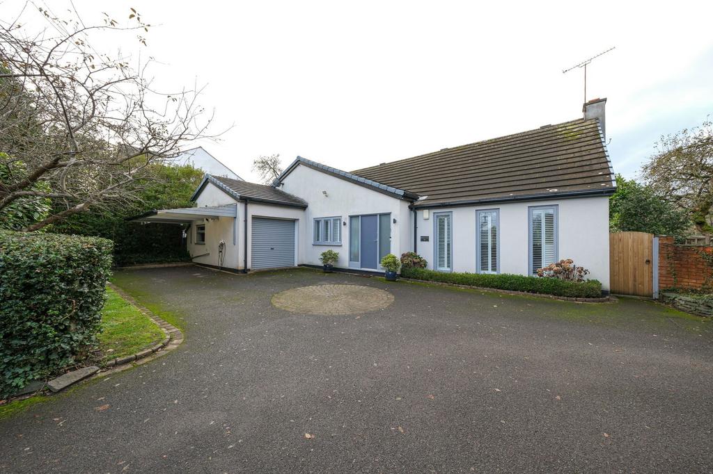 Whitbarrow Road, Lymm WA13 3 bed detached bungalow for sale - £825,000