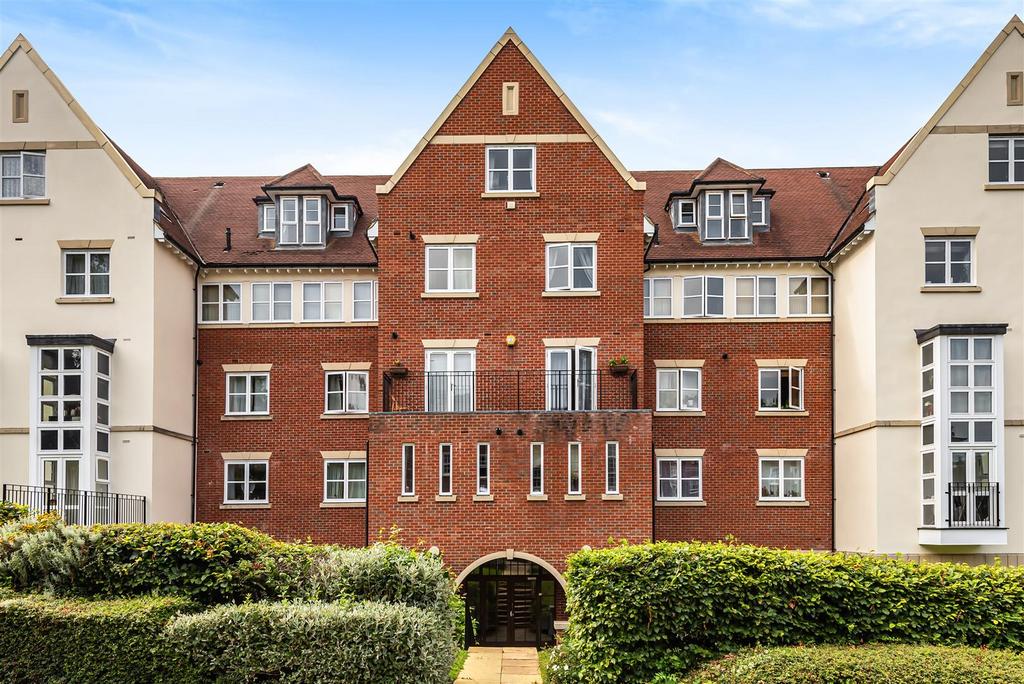 Cottage Close, Harrow on the Hill 2 bed apartment - £429,950