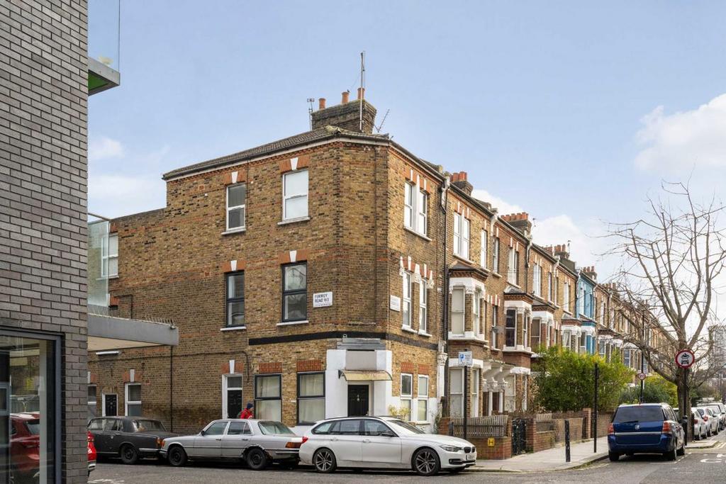 Fermoy Road, Maida Vale W9 2 bed flat - £2,496 pcm (£576 pw)