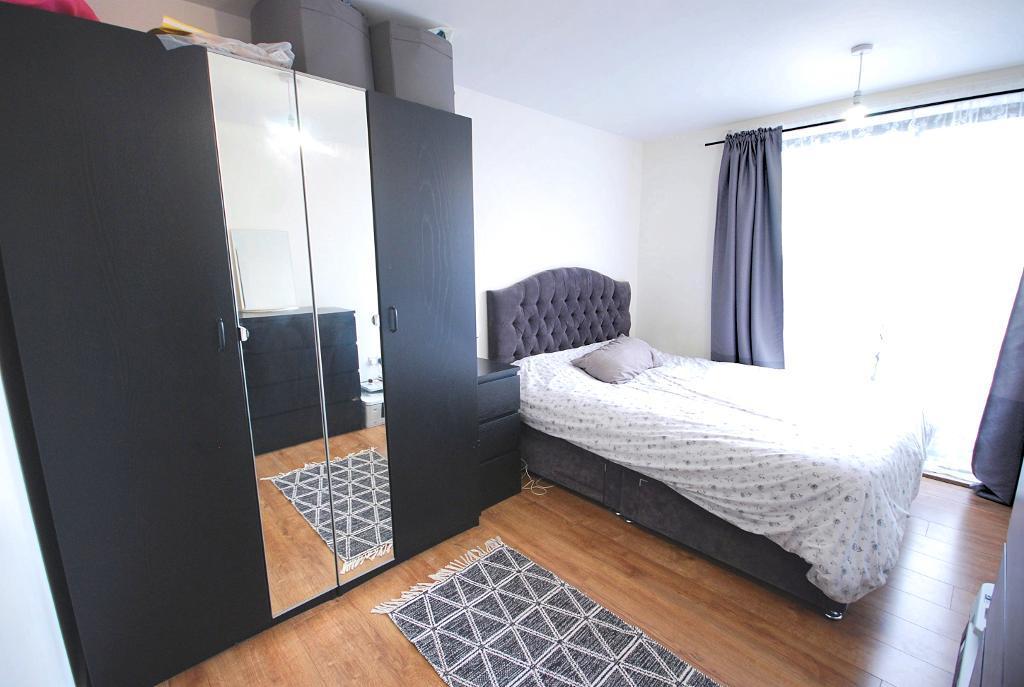 EALING ROAD, WEMBLEY, HA0 4LW 2 bed flat - £365,000