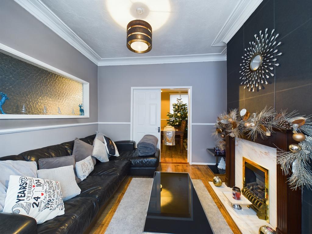 Perth Street, Hull, HU5 3 bed end of terrace house - £134,950